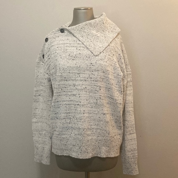 Hem & Thread | Sweaters | Hem Thread Black White Print Sweater Fun Neck ...